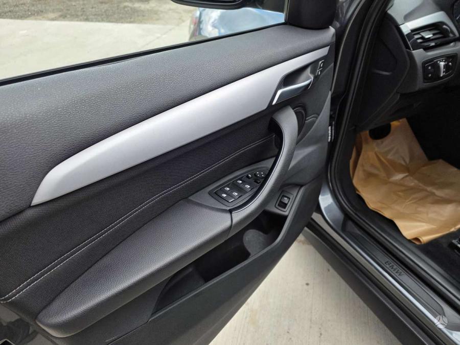 Grey BMW X1 2018 in Utena, with an engine capacity of 2.00 L and mileage of 271 thousand km for 12490 €, photo 11 on AUTOMOTO.COM.LV