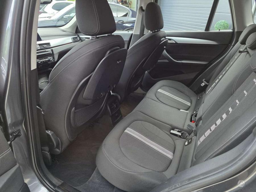 Grey BMW X1 2018 in Utena, with an engine capacity of 2.00 L and mileage of 271 thousand km for 12490 €, photo 17 on AUTOMOTO.COM.LV