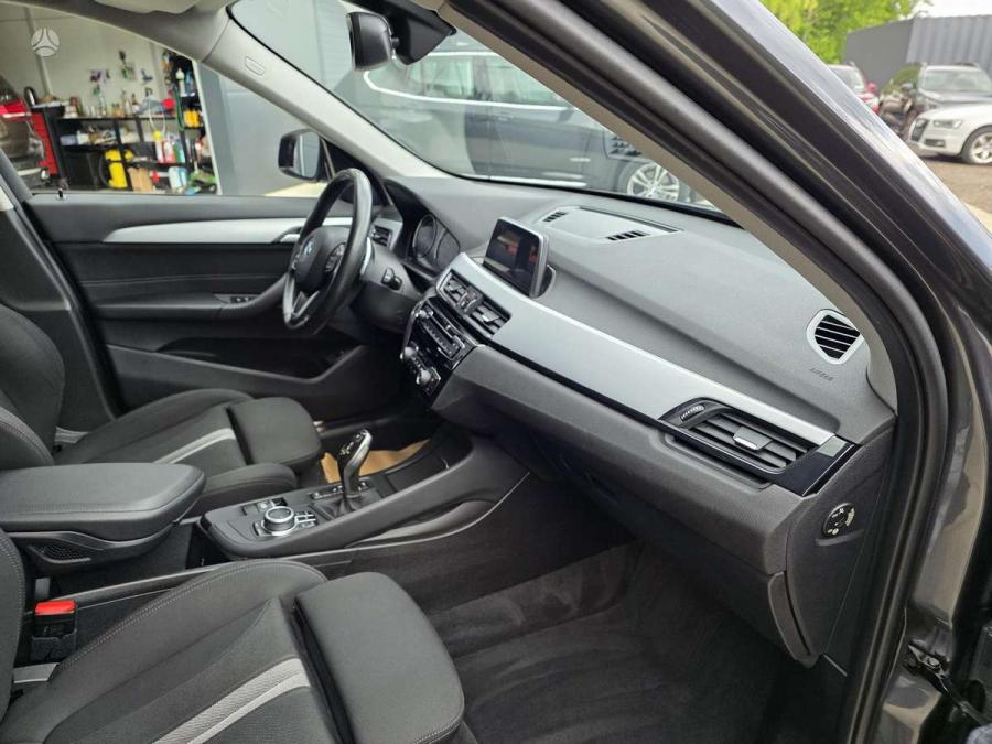 Grey BMW X1 2018 in Utena, with an engine capacity of 2.00 L and mileage of 271 thousand km for 12490 €, photo 19 on AUTOMOTO.COM.LV