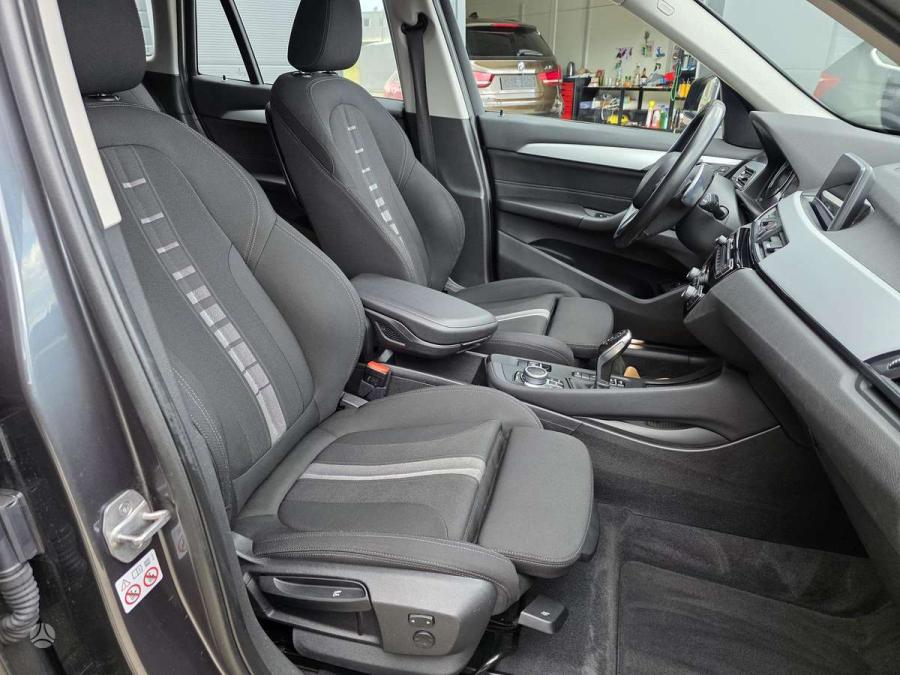 Grey BMW X1 2018 in Utena, with an engine capacity of 2.00 L and mileage of 271 thousand km for 12490 €, photo 20 on AUTOMOTO.COM.LV