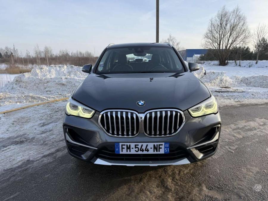 Grey BMW X1 2019 in Taurage, with an engine capacity of 1.50 L and mileage of 202 thousand km for 17300 €, photo 3 on AUTOMOTO.COM.LV