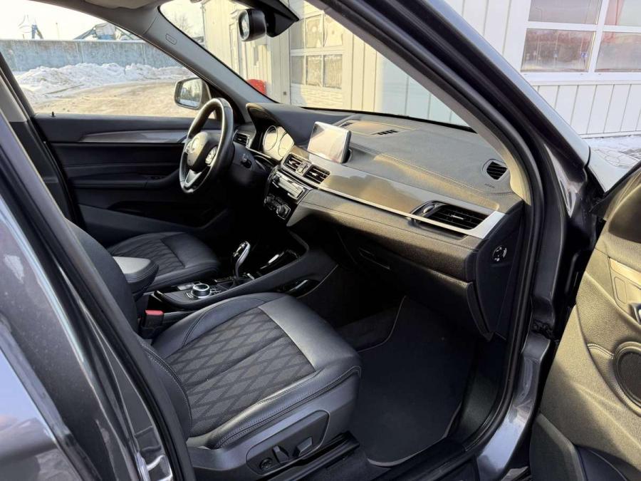 Grey BMW X1 2019 in Taurage, with an engine capacity of 1.50 L and mileage of 202 thousand km for 17300 €, photo 19 on AUTOMOTO.COM.LV