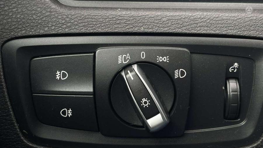 Grey BMW X1 2019 in Marijampole, with an engine capacity of 2.00 L and mileage of 373 thousand km for 12900 €, photo 39 on AUTOMOTO.COM.LV