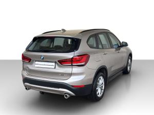 Grey BMW X1 2020 in Kaunas, with an engine capacity of 2.00 L and mileage of 16 thousand km for 29496 €, photo 4 on AUTOMOTO.COM.LV