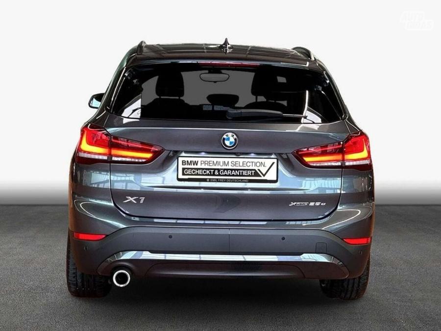 Grey BMW X1 2020 in Kaunas, with an engine capacity of 1.50 L and mileage of 100 thousand km for 24819 €, photo 5 on AUTOMOTO.COM.LV