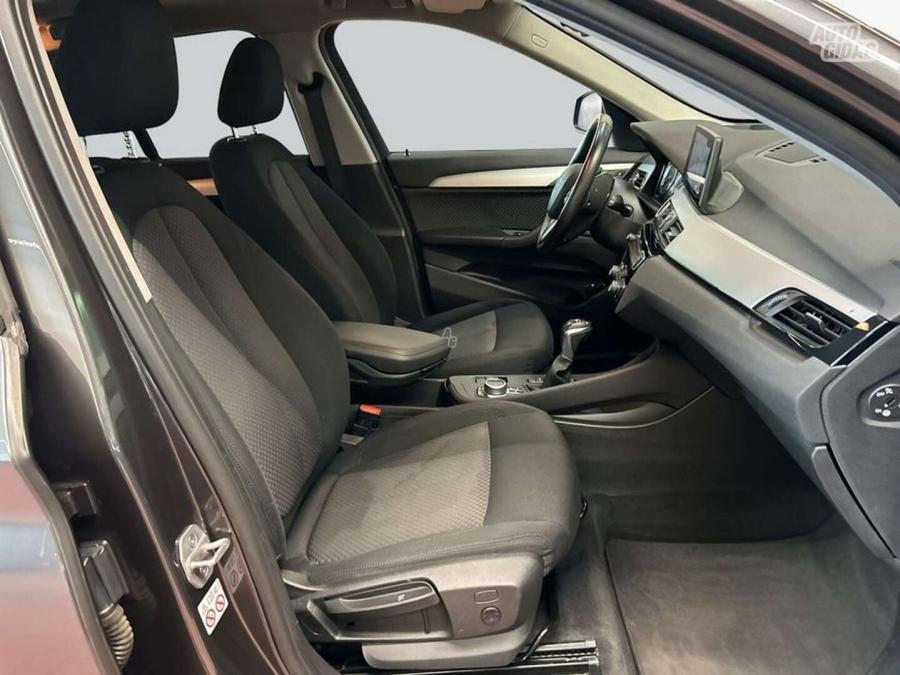 Grey BMW X1 2020 in Kaunas, with an engine capacity of 1.50 L and mileage of 100 thousand km for 24819 €, photo 13 on AUTOMOTO.COM.LV