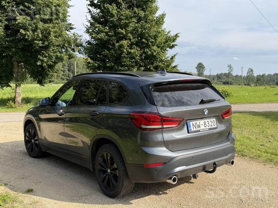 Grey BMW X1 2020 in Ogre, with an engine capacity of 2.00 L and mileage of 294 thousand km for 13970 €, photo 3 on AUTOMOTO.COM.LV