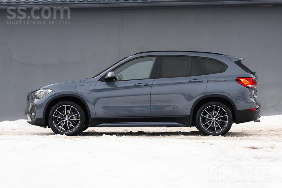 Grey BMW X1 2020 in Jelgava, with an engine capacity of 1.50 L and mileage of 173 thousand km for 21000 €, photo 9 on AUTOMOTO.COM.LV
