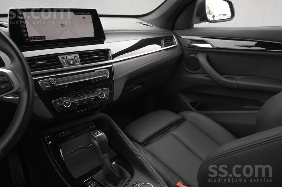 Grey BMW X1 2020 in Jelgava, with an engine capacity of 1.50 L and mileage of 173 thousand km for 21000 €, photo 12 on AUTOMOTO.COM.LV