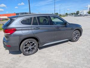 Grey BMW X1 2020 in Taurage, with an engine capacity of 2.00 L and mileage of 270 thousand km for 16335 €, photo 4 on AUTOMOTO.COM.LV