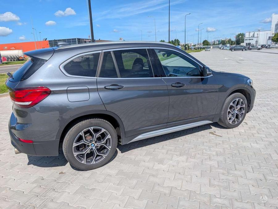 Grey BMW X1 2020 in Taurage, with an engine capacity of 2.00 L and mileage of 270 thousand km for 16335 €, photo 4 on AUTOMOTO.COM.LV