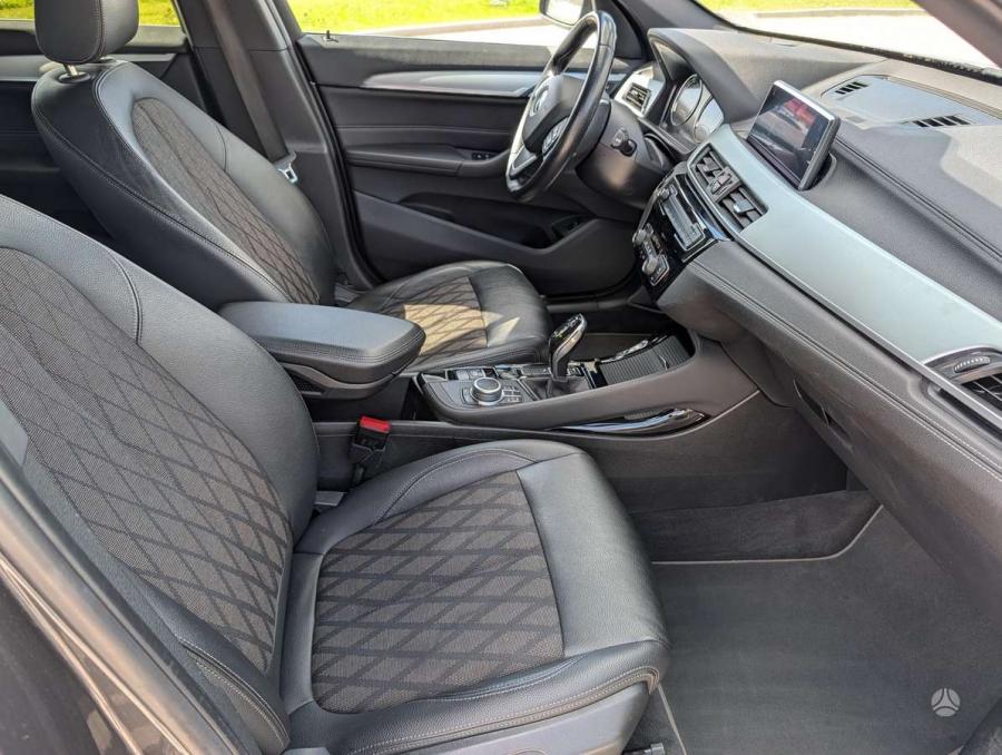 Grey BMW X1 2020 in Taurage, with an engine capacity of 2.00 L and mileage of 270 thousand km for 16335 €, photo 13 on AUTOMOTO.COM.LV