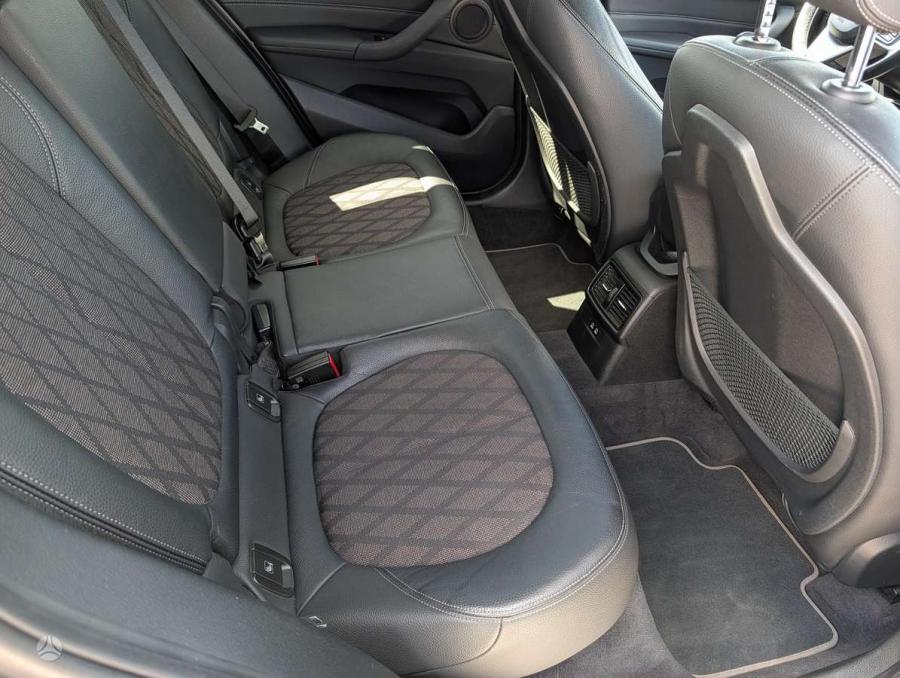 Grey BMW X1 2020 in Taurage, with an engine capacity of 2.00 L and mileage of 270 thousand km for 16335 €, photo 19 on AUTOMOTO.COM.LV