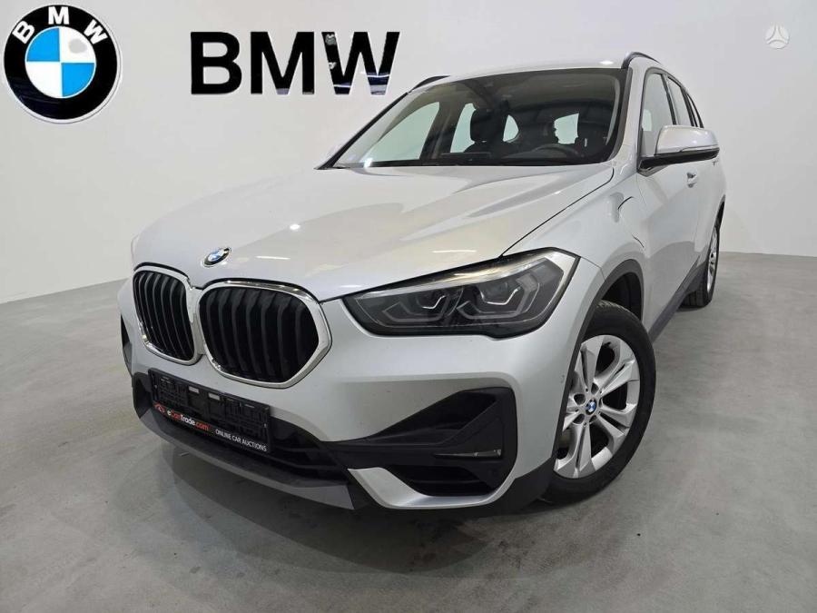 Grey BMW X1 2020 in Vilnius, with an engine capacity of 1.50 L and mileage of 180 thousand km for 17000 €, photo 1 on AUTOMOTO.COM.LV