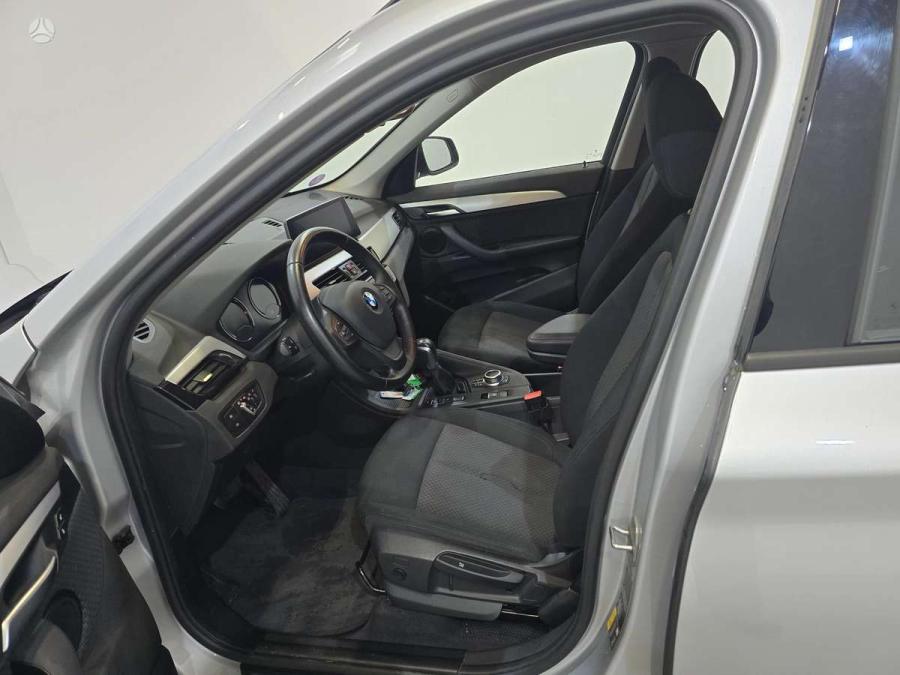 Grey BMW X1 2020 in Vilnius, with an engine capacity of 1.50 L and mileage of 180 thousand km for 17000 €, photo 7 on AUTOMOTO.COM.LV
