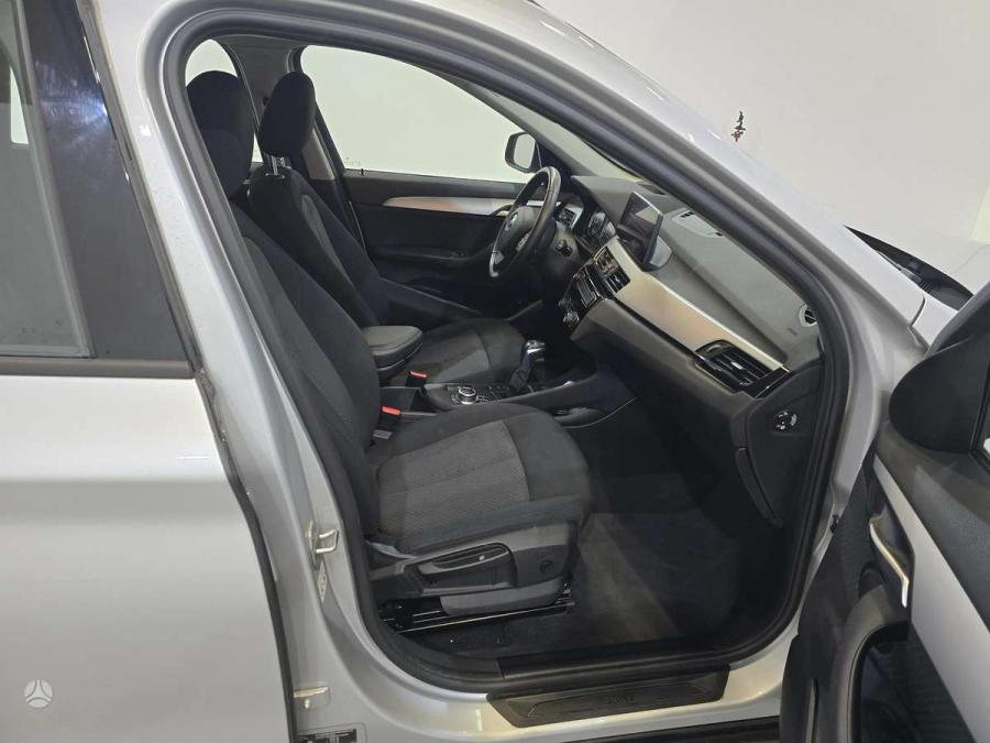 Grey BMW X1 2020 in Vilnius, with an engine capacity of 1.50 L and mileage of 180 thousand km for 17000 €, photo 11 on AUTOMOTO.COM.LV