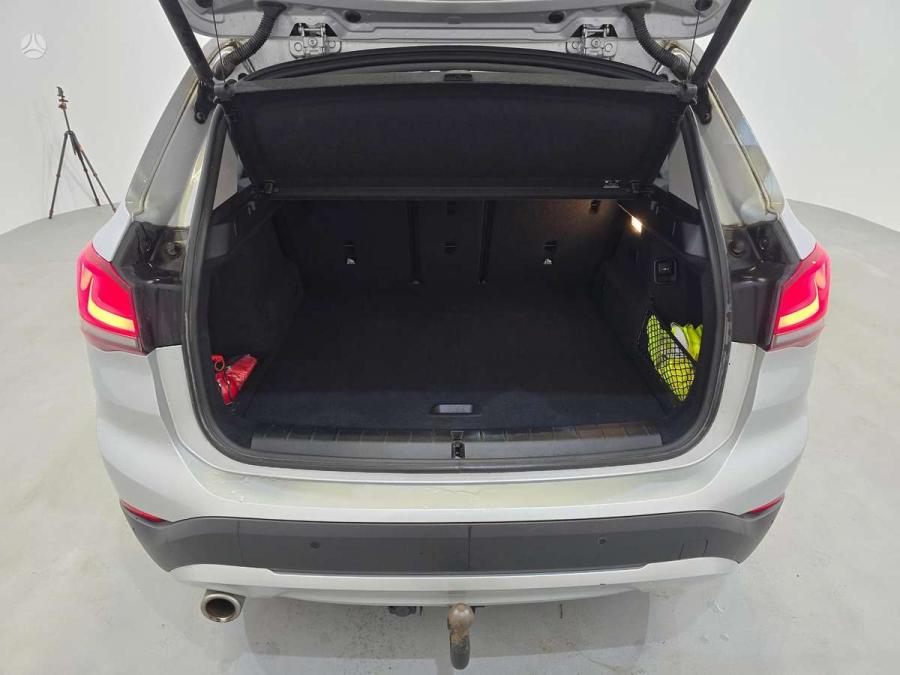 Grey BMW X1 2020 in Vilnius, with an engine capacity of 1.50 L and mileage of 180 thousand km for 17000 €, photo 15 on AUTOMOTO.COM.LV