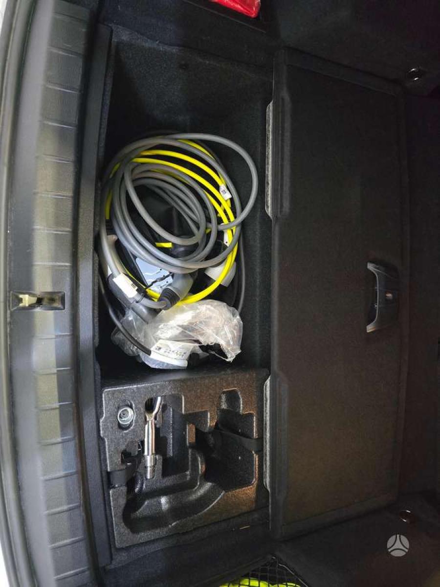 Grey BMW X1 2020 in Vilnius, with an engine capacity of 1.50 L and mileage of 180 thousand km for 17000 €, photo 16 on AUTOMOTO.COM.LV