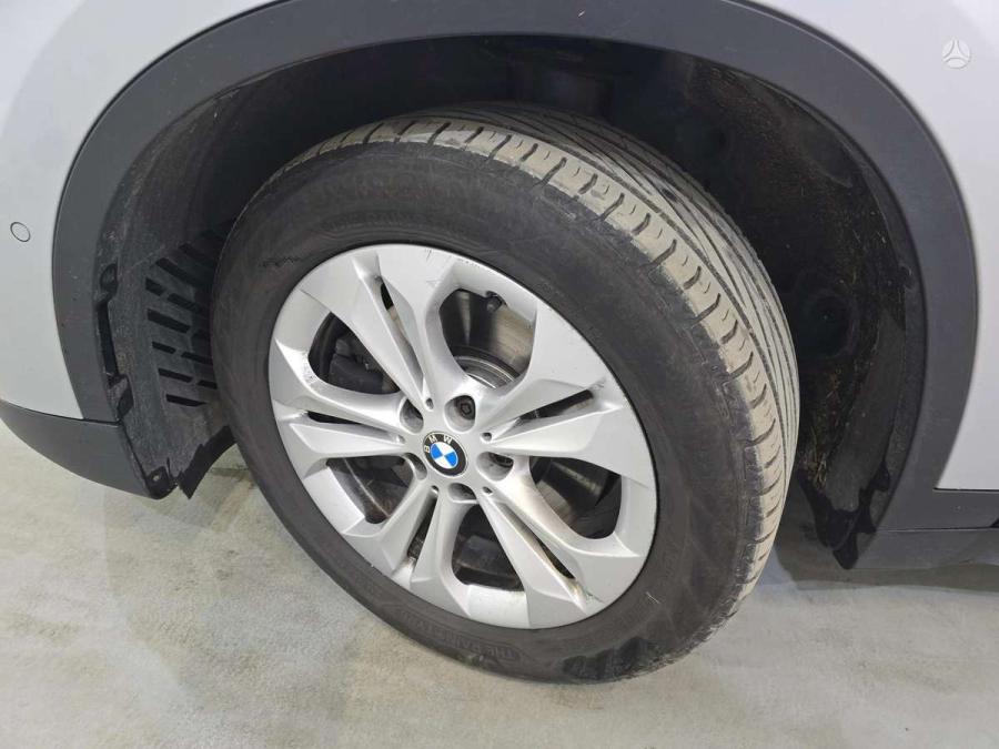 Grey BMW X1 2020 in Vilnius, with an engine capacity of 1.50 L and mileage of 180 thousand km for 17000 €, photo 18 on AUTOMOTO.COM.LV