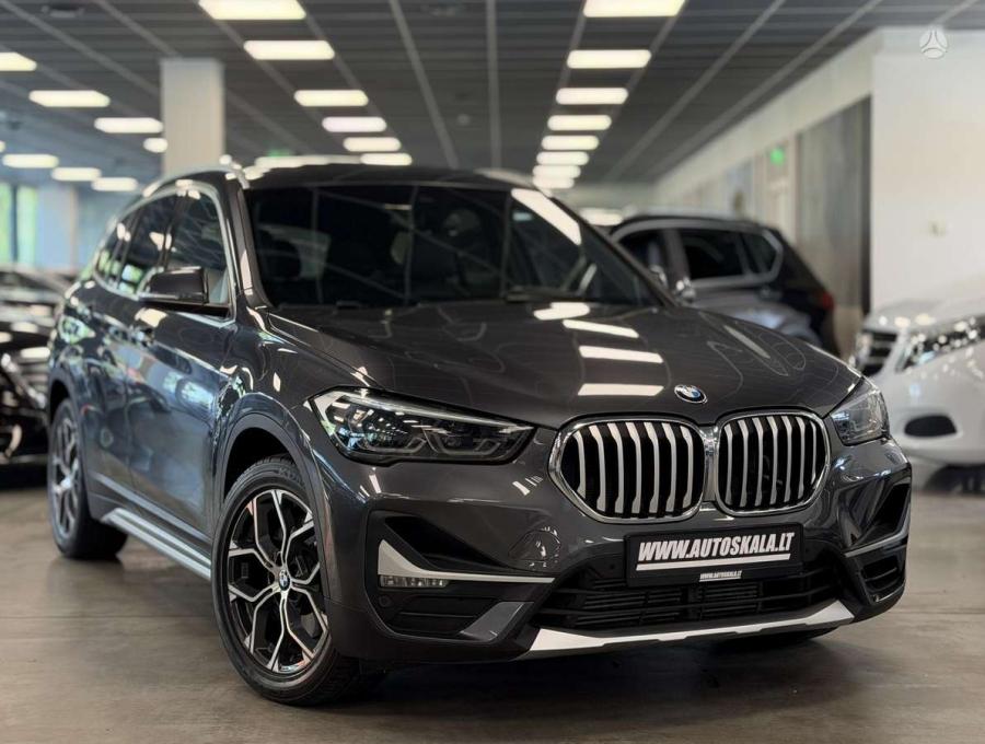 Grey BMW X1 2020 in Klaipeda, with an engine capacity of 2.00 L and mileage of 160 thousand km for 20500 €, photo 1 on AUTOMOTO.COM.LV