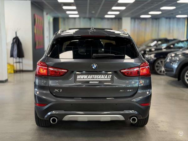 Grey BMW X1 2020 in Klaipeda, with an engine capacity of 2.00 L and mileage of 160 thousand km for 20500 €, photo 5 on AUTOMOTO.COM.LV
