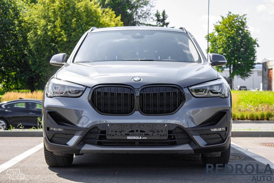 Grey BMW X1 2020 in Kaunas, with an engine capacity of 1.50 L and mileage of 158 thousand km for 16900 €, photo 3 on AUTOMOTO.COM.LV