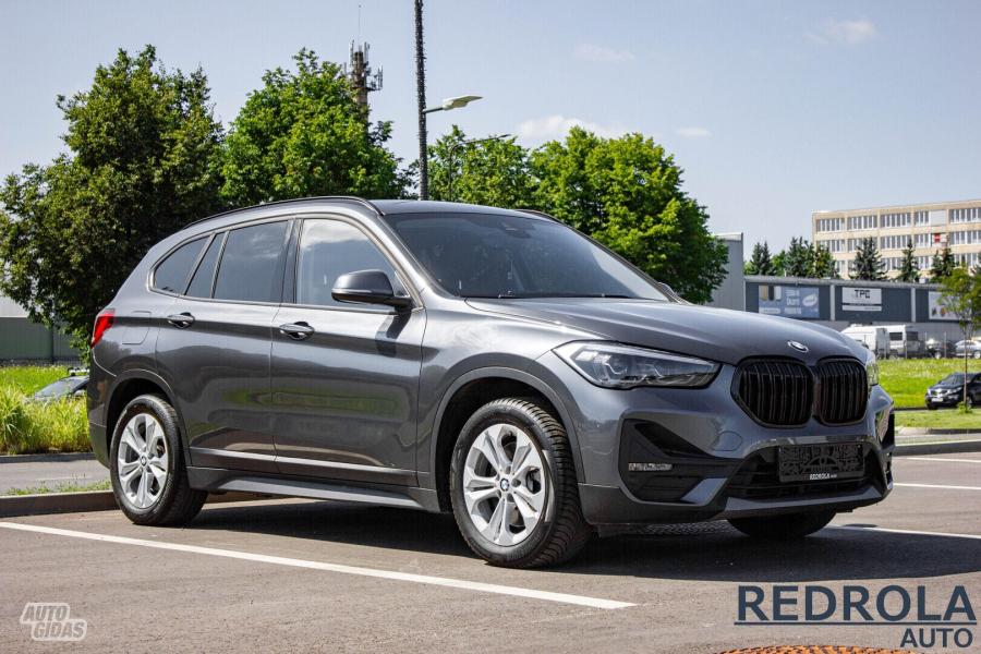 Grey BMW X1 2020 in Kaunas, with an engine capacity of 1.50 L and mileage of 158 thousand km for 16900 €, photo 4 on AUTOMOTO.COM.LV