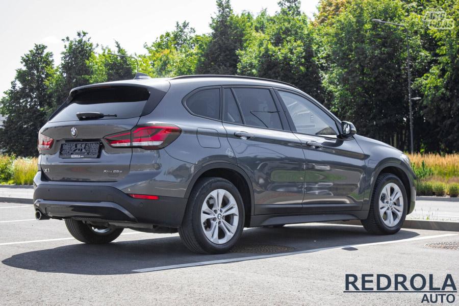 Grey BMW X1 2020 in Kaunas, with an engine capacity of 1.50 L and mileage of 158 thousand km for 16900 €, photo 5 on AUTOMOTO.COM.LV