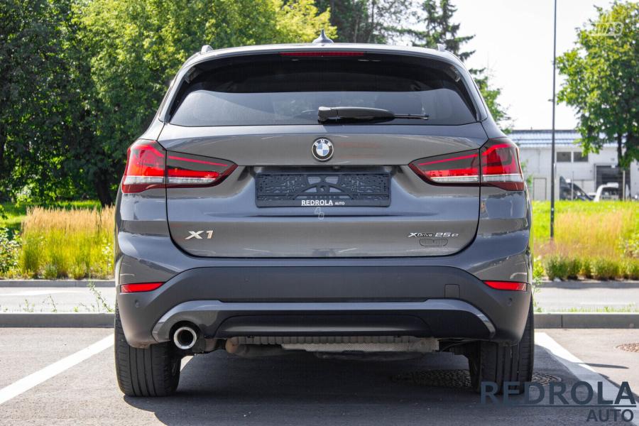 Grey BMW X1 2020 in Kaunas, with an engine capacity of 1.50 L and mileage of 158 thousand km for 16900 €, photo 6 on AUTOMOTO.COM.LV