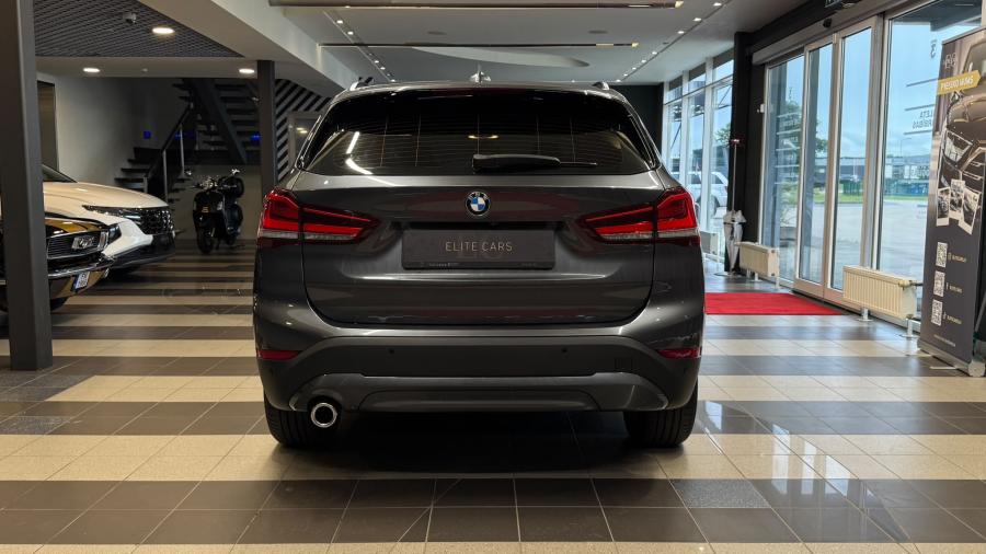 Grey BMW X1 2020 in Riga, with an engine capacity of 1.50 L and mileage of 73 thousand km for 19900 €, photo 4 on AUTOMOTO.COM.LV