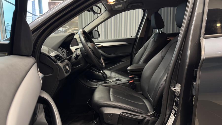 Grey BMW X1 2020 in Riga, with an engine capacity of 1.50 L and mileage of 73 thousand km for 19900 €, photo 8 on AUTOMOTO.COM.LV