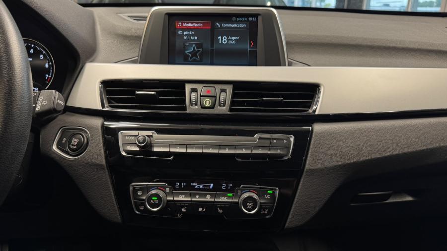 Grey BMW X1 2020 in Riga, with an engine capacity of 1.50 L and mileage of 73 thousand km for 19900 €, photo 13 on AUTOMOTO.COM.LV