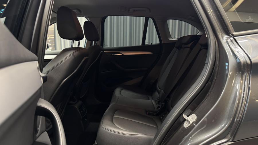 Grey BMW X1 2020 in Riga, with an engine capacity of 1.50 L and mileage of 73 thousand km for 19900 €, photo 19 on AUTOMOTO.COM.LV