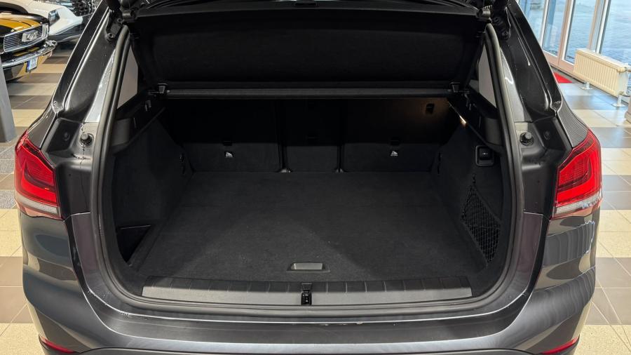 Grey BMW X1 2020 in Riga, with an engine capacity of 1.50 L and mileage of 73 thousand km for 19900 €, photo 20 on AUTOMOTO.COM.LV