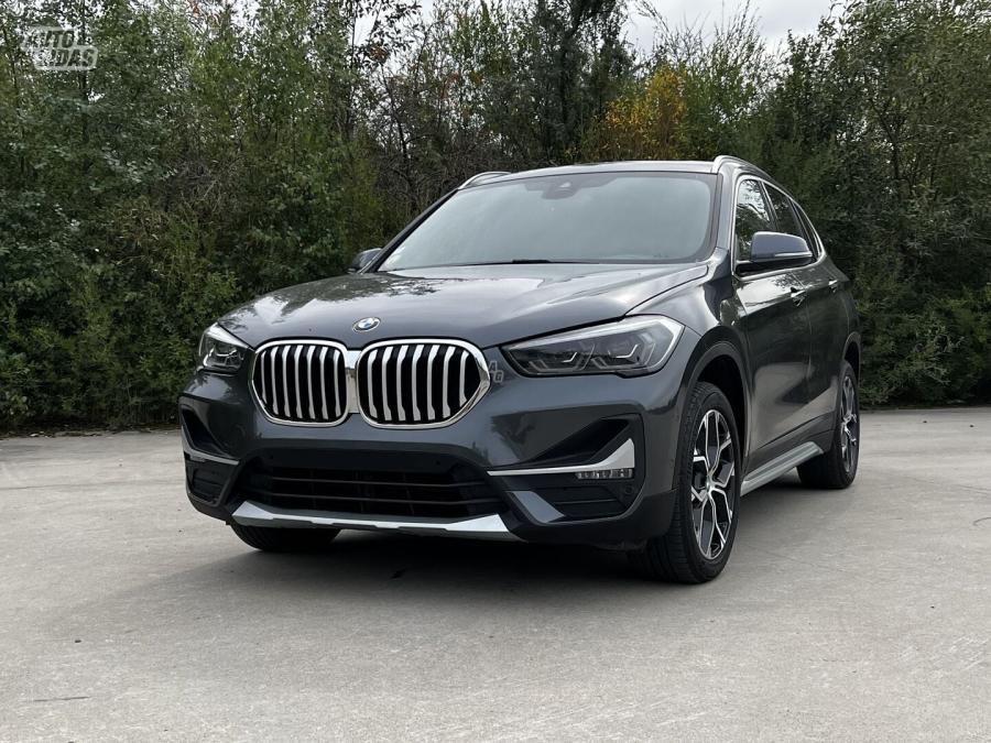 Grey BMW X1 2020 in Panevezys, with an engine capacity of 1.50 L and mileage of 127 thousand km for 16600 €, photo 1 on AUTOMOTO.COM.LV