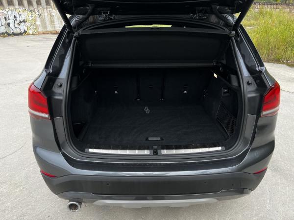 Grey BMW X1 2020 in Panevezys, with an engine capacity of 1.50 L and mileage of 127 thousand km for 16600 €, photo 10 on AUTOMOTO.COM.LV