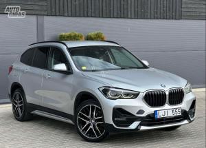 Grey BMW X1 2020 in Siauliai, with an engine capacity of 1.50 L and mileage of 217 thousand km for 14999 €, photo 3 on AUTOMOTO.COM.LV