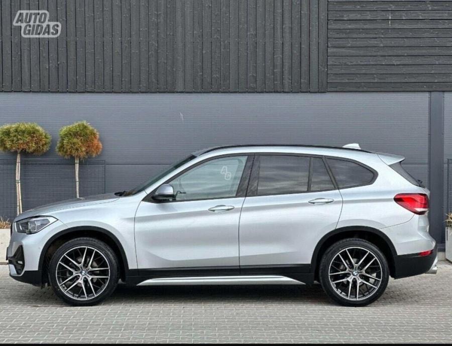 Grey BMW X1 2020 in Siauliai, with an engine capacity of 1.50 L and mileage of 217 thousand km for 14999 €, photo 4 on AUTOMOTO.COM.LV