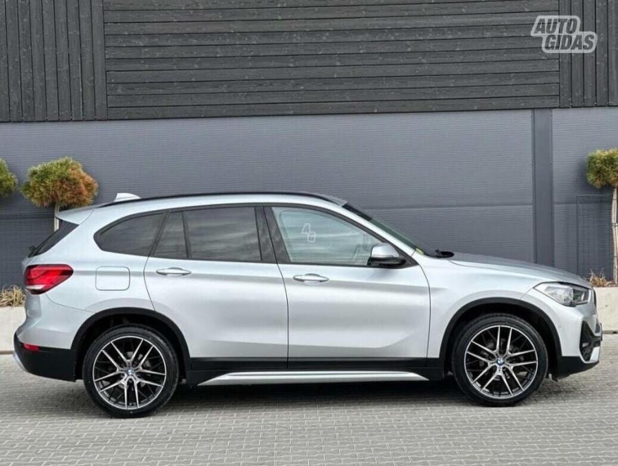 Grey BMW X1 2020 in Siauliai, with an engine capacity of 1.50 L and mileage of 217 thousand km for 14999 €, photo 7 on AUTOMOTO.COM.LV