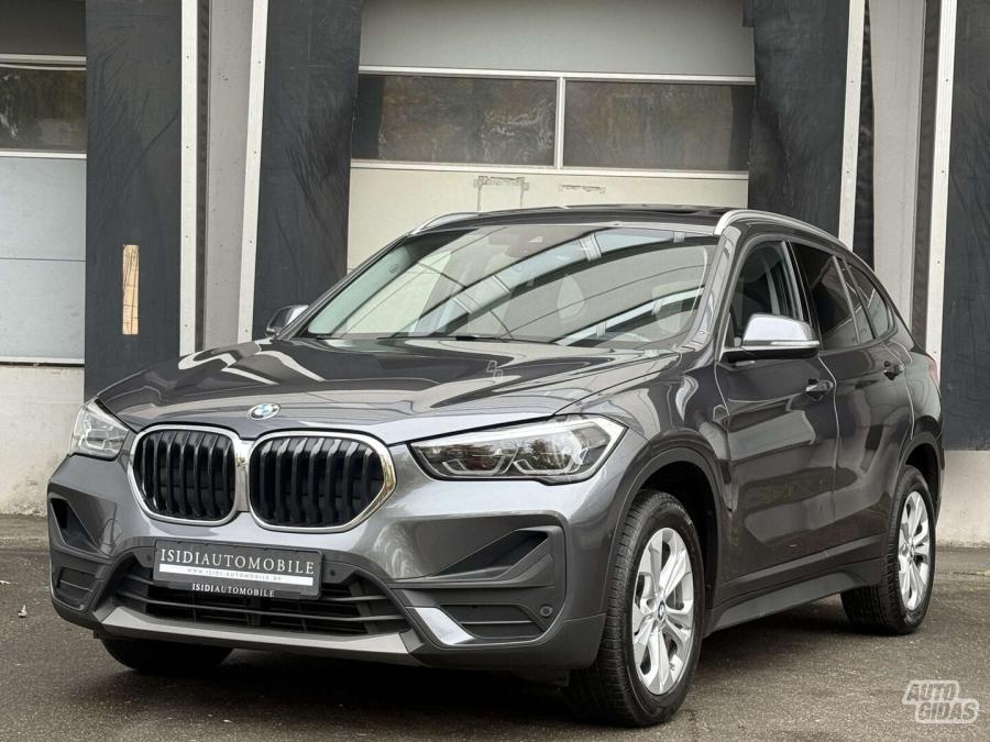 Grey BMW X1 2021 in Kaunas, with an engine capacity of 2.00 L and mileage of 79 thousand km for 28992 €, photo 1 on AUTOMOTO.COM.LV