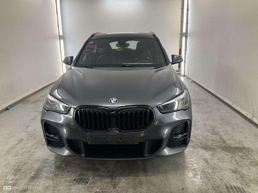 Grey BMW X1 2021 in Vilnius, with an engine capacity of 1.50 L and mileage of 180 thousand km for 17303 €, photo 2 on AUTOMOTO.COM.LV