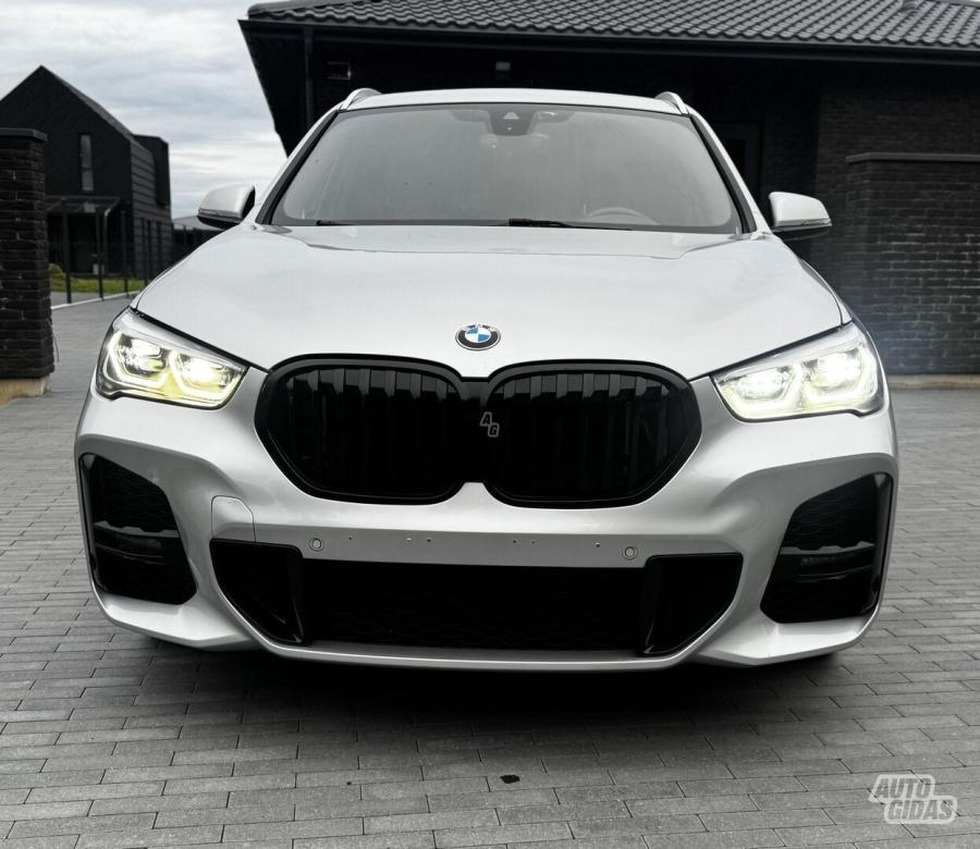 Pelēks BMW X1 2021 Viļņa, ar dzinēja tilpumu 2.00 L un nobraukumu 32 tūkst. km par 22000 €, foto 3 vietnē AUTOMOTO.COM.LV