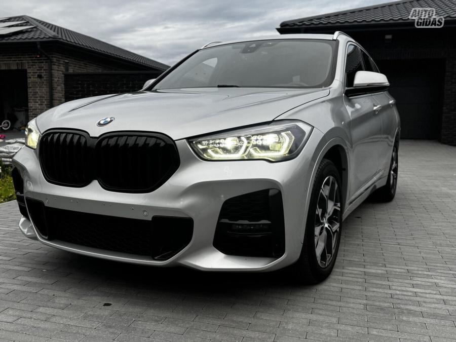 Pelēks BMW X1 2021 Viļņa, ar dzinēja tilpumu 2.00 L un nobraukumu 32 tūkst. km par 22000 €, foto 4 vietnē AUTOMOTO.COM.LV