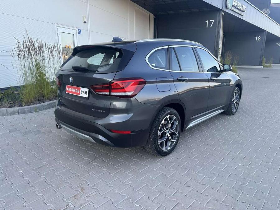 Grey BMW X1 2021 in Vilnius, with an engine capacity of 2.00 L and mileage of 115 thousand km for 19600 €, photo 16 on AUTOMOTO.COM.LV