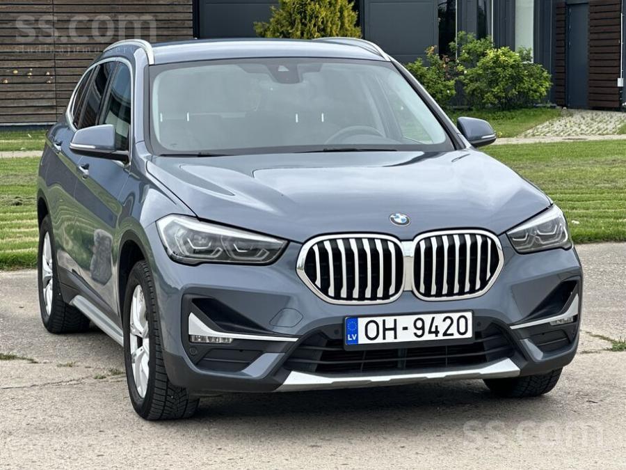 Grey BMW X1 2021 in Riga, with an engine capacity of 2.00 L and mileage of 279 thousand km for 16399 €, photo 1 on AUTOMOTO.COM.LV