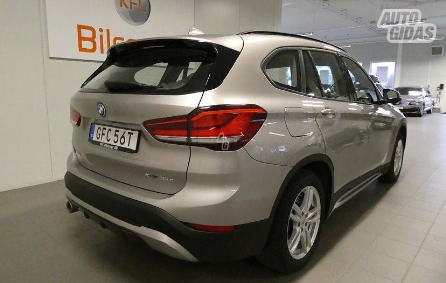 Grey BMW X1 2022 in Kaunas, with an engine capacity of 0.00 L and mileage of 59 thousand km for 31272 €, photo 6 on AUTOMOTO.COM.LV
