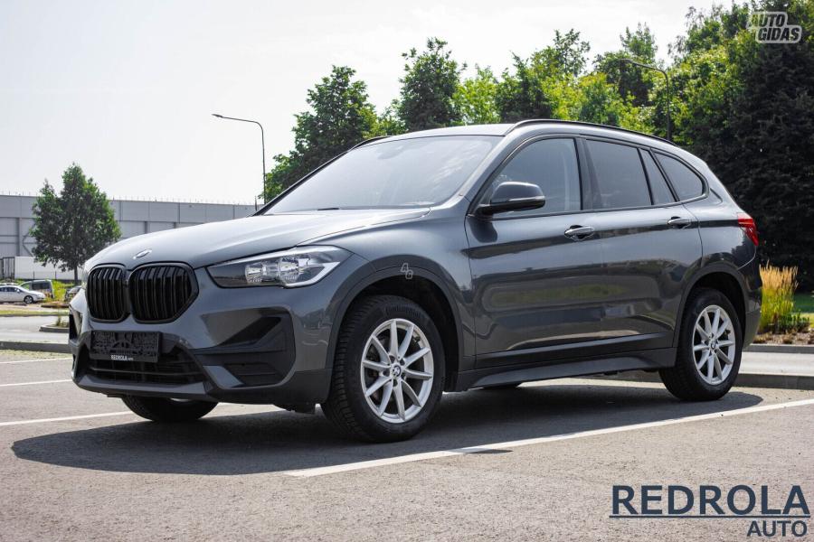 Grey BMW X1 2022 in Kaunas, with an engine capacity of 1.50 L and mileage of 177 thousand km for 16900 €, photo 1 on AUTOMOTO.COM.LV