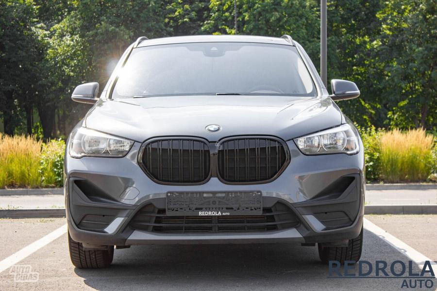 Grey BMW X1 2022 in Kaunas, with an engine capacity of 1.50 L and mileage of 177 thousand km for 16900 €, photo 3 on AUTOMOTO.COM.LV