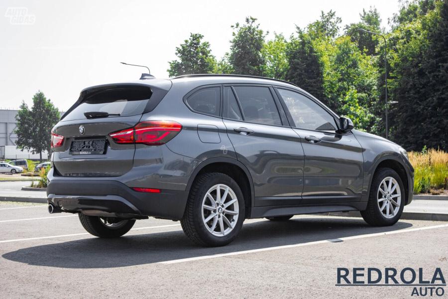 Grey BMW X1 2022 in Kaunas, with an engine capacity of 1.50 L and mileage of 177 thousand km for 16900 €, photo 5 on AUTOMOTO.COM.LV