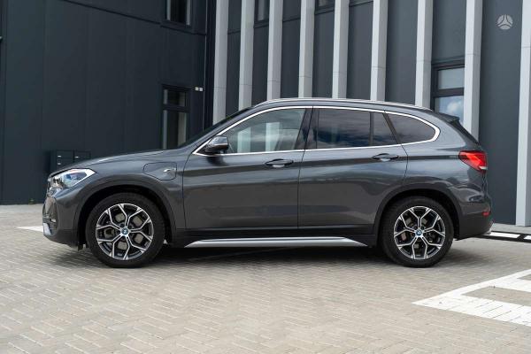 Pelēks BMW X1 2022 Viļņa, ar dzinēja tilpumu 1.50 L un nobraukumu 30 tūkst. km par 27000 €, foto 3 vietnē AUTOMOTO.COM.LV
